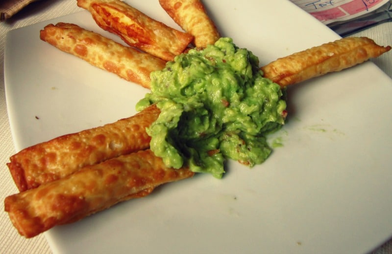 tequenos_peru_avocado_guacamole_snack_vorspeise_finger_food_reise ...